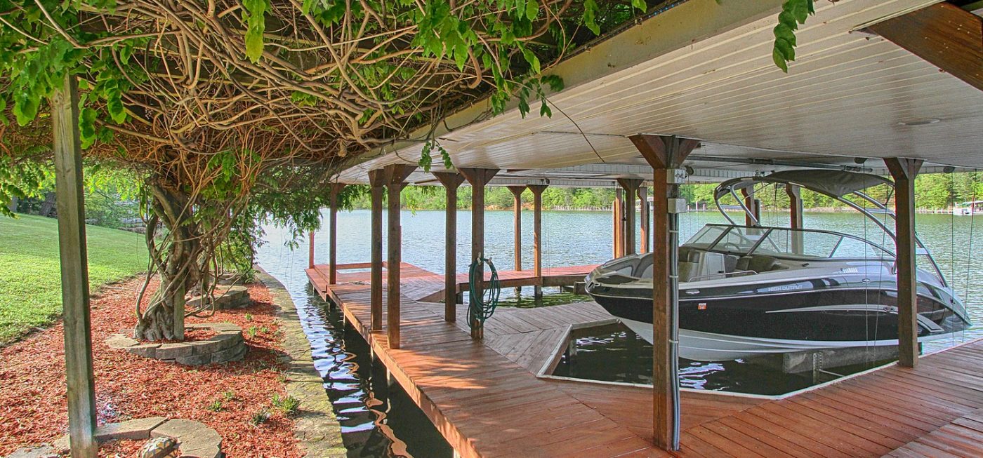 Lakefront Elegance - Platinum Luxury Auctions